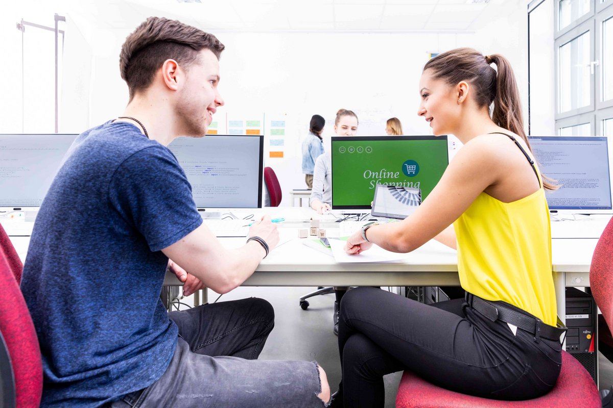 Neue Firmen-Kooperation für den Studiengang E-Commerce „mit vertiefender Praxis“ - https://www ...